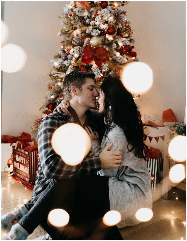 Christmas In-Home Session | Alayna and Gavin - Nicole Aston Photo