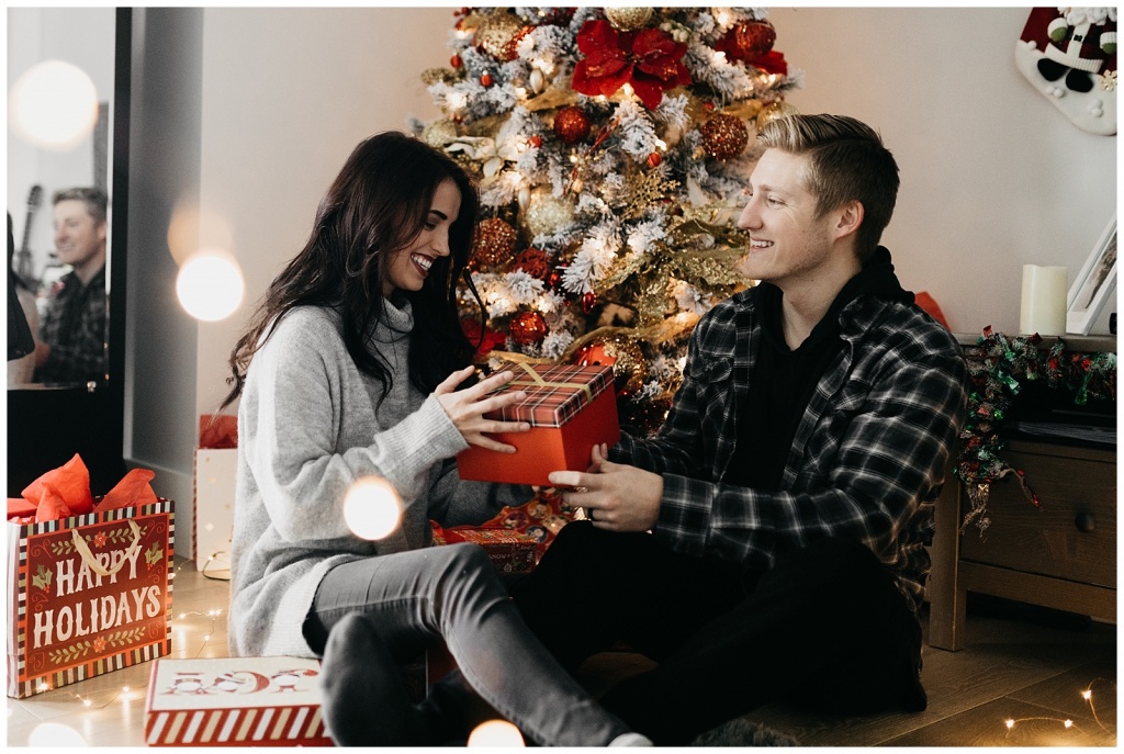 Christmas In-Home Session | Alayna and Gavin - Nicole Aston Photo